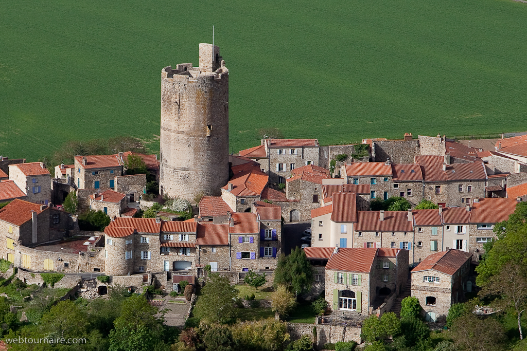 chateau de Montpeyroux, tour classée MH le 4 septembre 1957