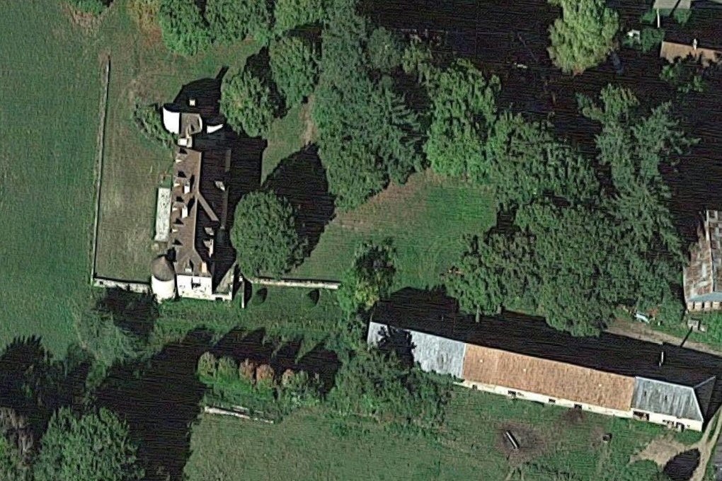 chateau de Ronnet : situé dans un beau parc