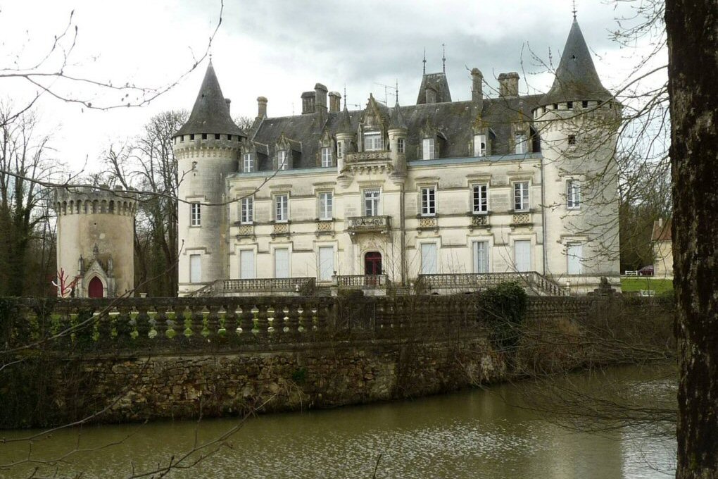 chateau de Nieuil, hôtel avec 11 chambres et trois suites