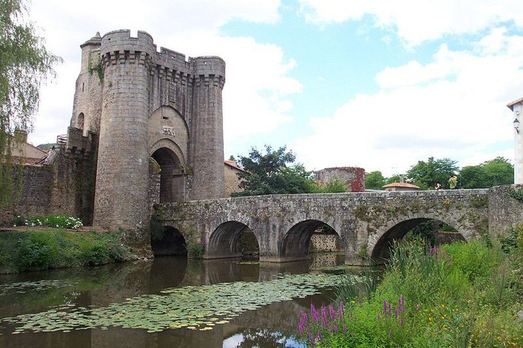 chateau de Parthenay, ouvert au public visite des extérieurs