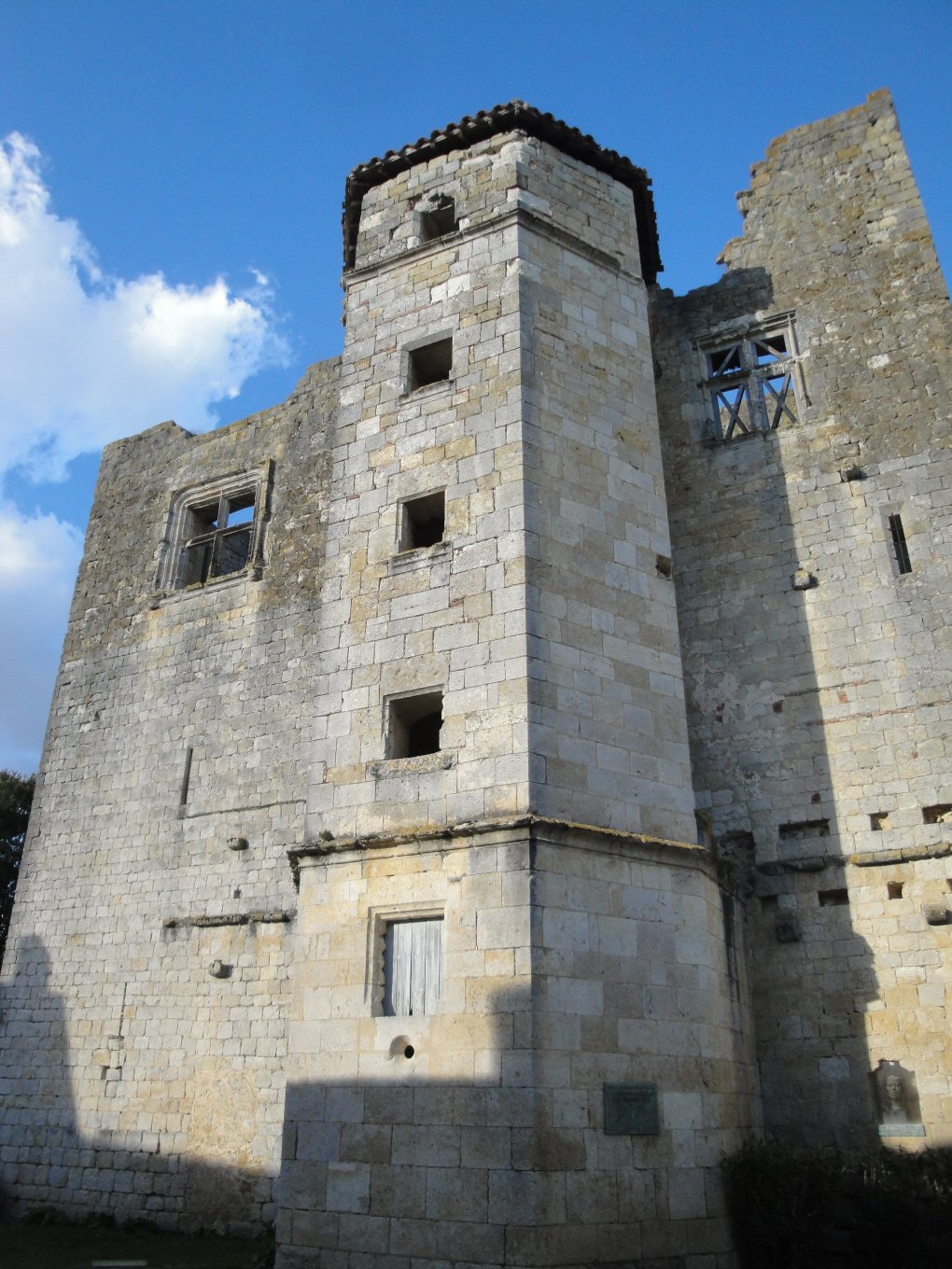 chateau de Larressingle, classé MH le 16 septembre 1922