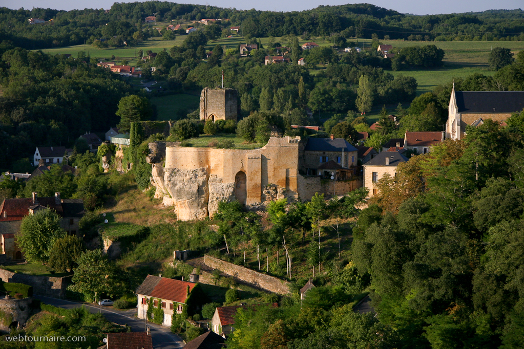 chateau de Carlux, visite des extérieurs (vestiges)